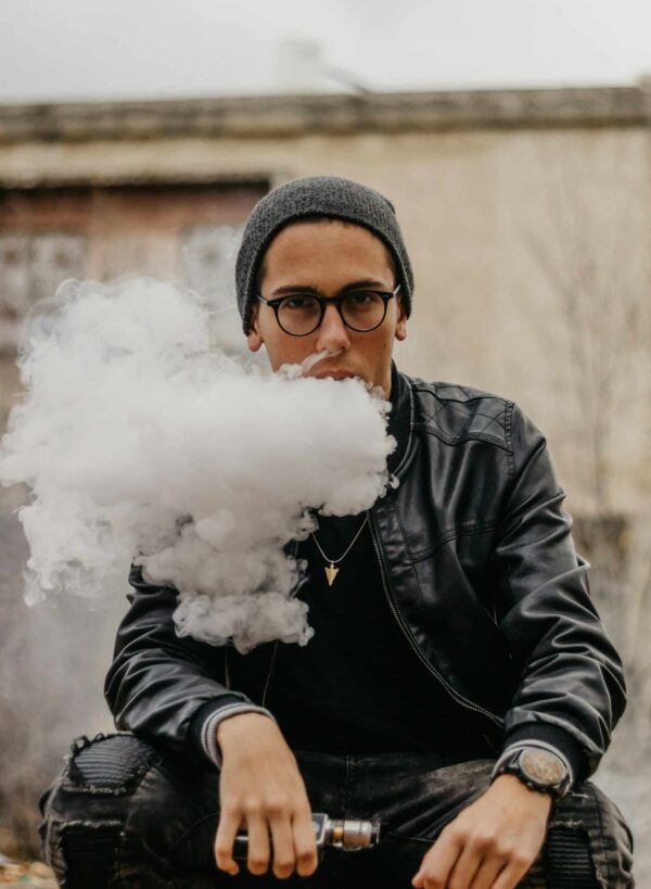 Snus vs Vaping: Smokeless & Discreet or Clouds of Vapour? - Snus Boys